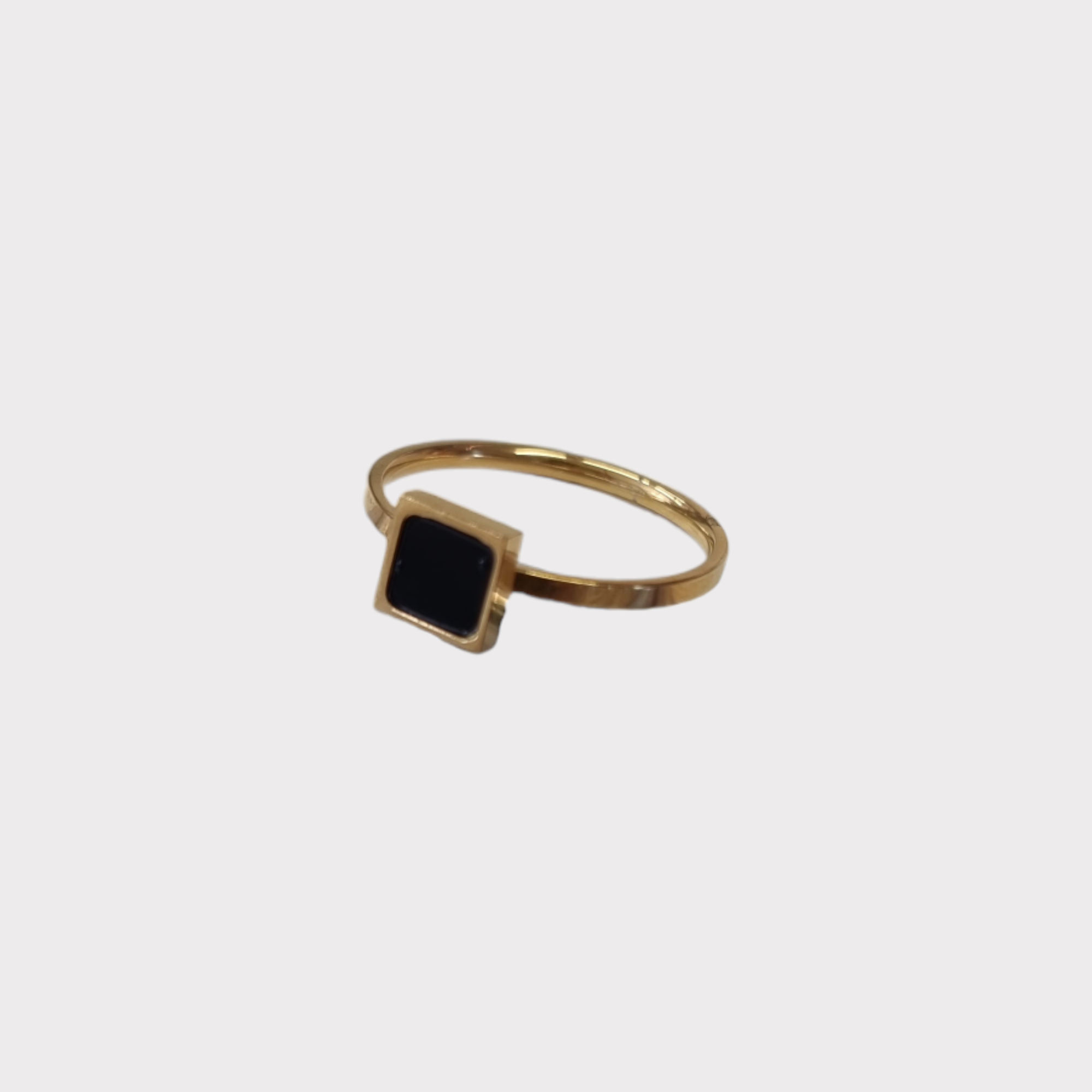 Anillo cuadrado piedra negra – Mon âme